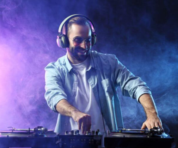 The Best Playlist For A Cocktail Bar: Perfect Songs To Set The Mood ...