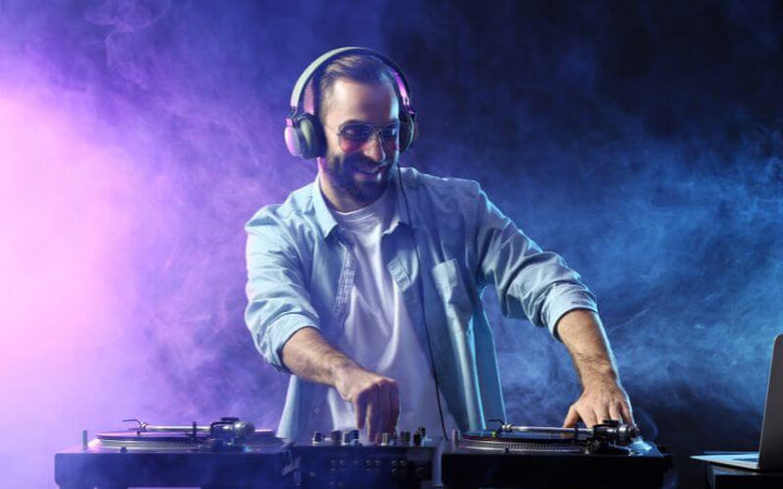 The Best Playlist For A Cocktail Bar: Perfect Songs To Set The Mood ...
